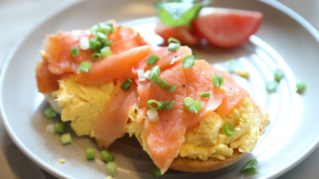 Smoked salmon scramble toast | Mama Vitalicious